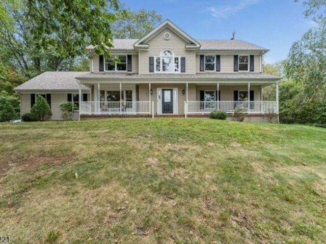 Bridle Path Dr, Bethlehem Township, Home For Sale