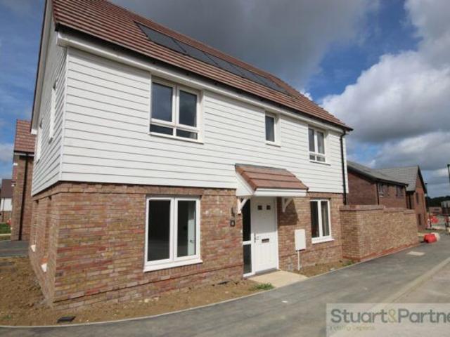 Bridleside Hassocks BN6, 4 bed detached house to rent, £2,650 pcm | PrimeLocation