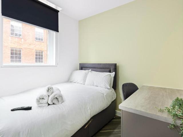 Bridlesmith Gate, Nottingham NG1 4 bed house to rent £10,903 pcm £2,516 pw