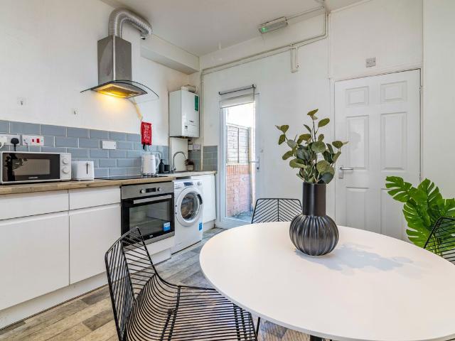 Bridlington Street, Radford NG7, 4 bed shared accommodation to rent, £1,629 pcm | PrimeLocation