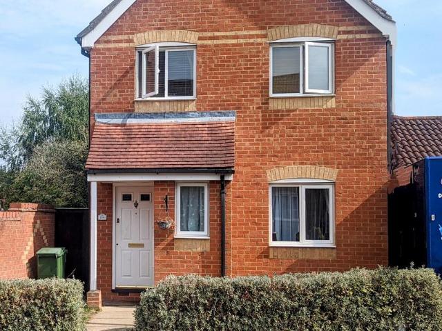 Bridport Way, BRAINTREE 3 bed house to rent £1,550 pcm £358 pw