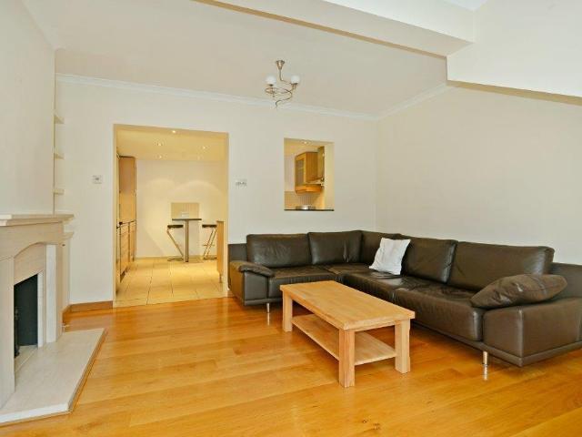 Brigade Street Blackheath SE3 2 bed terraced house to rent £2,550 pcm £588 pw