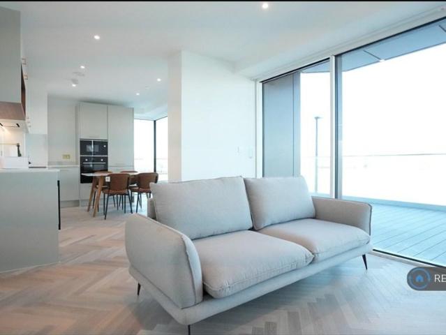 Brigadier Walk, London, SE18 2 bed flat to rent £2,680 pcm £618 pw