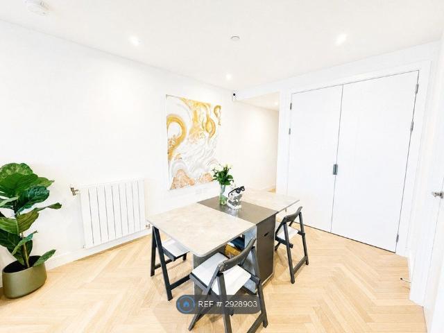 Brigadier Walk, London SE18, 2 bed flat to rent, £2,800 pcm | PrimeLocation