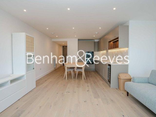 Brigadier Walk, London SE18, 3 bed flat to rent, £3,400 pcm | PrimeLocation
