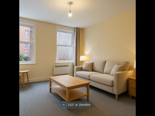 Briggate, Leeds LS1, 3 bed flat to rent, £1,300 pcm | PrimeLocation