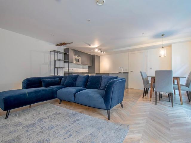 Briggate, Leeds LS1, 3 bed flat to rent, £1,895 pcm | PrimeLocation