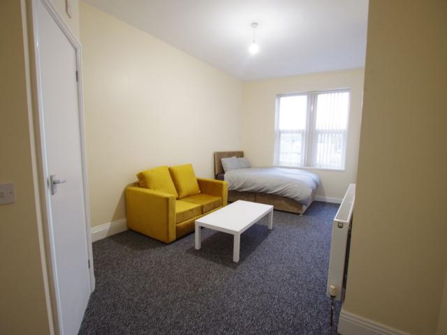 Briggate, Shipley BD17, Room to rent, £640 pcm | PrimeLocation