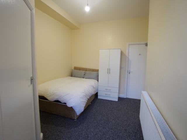 Briggate, Shipley BD17, Room to rent, £600 pcm | PrimeLocation