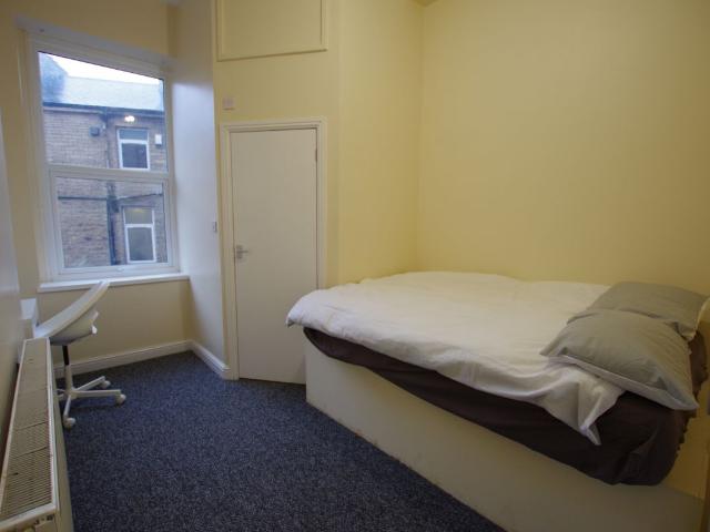 Briggate, Shipley BD17, Room to rent, £600 pcm | PrimeLocation