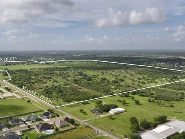 Briggs Blvd, Victoria, TX 77904