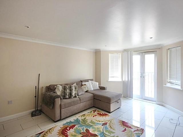 Brightwen Grove, Stanmore 2 bed apartment to rent £1,850 pcm £427 pw