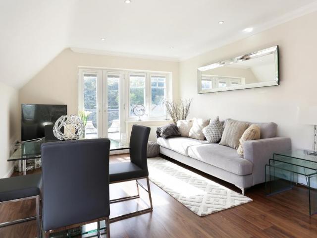 Brightwen Grove Stanmore HA7 2 bed apartment to rent £2,050 pcm £473 pw