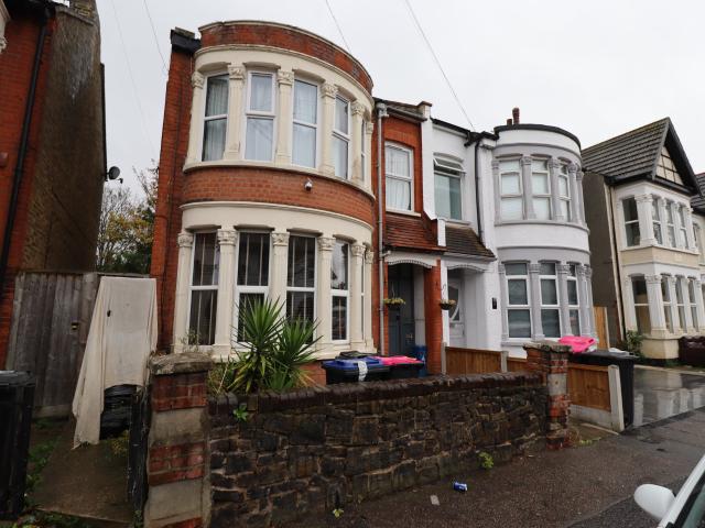 Brightwell Avenue, Westcliff on Sea – Elliott & Smith Partnership