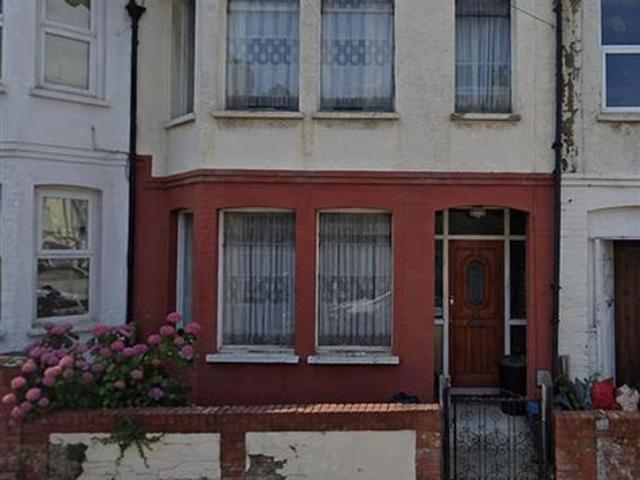 Brightwell Avenue, Westcliff On Sea SS0, Studio to rent, £670 pcm | PrimeLocation