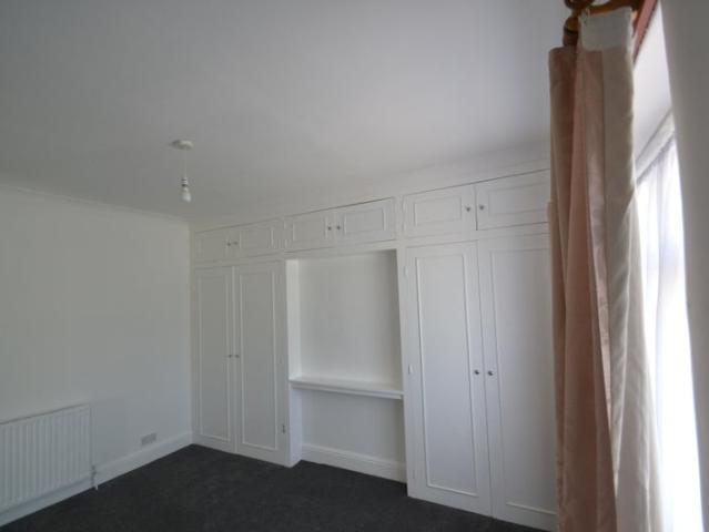 Bright 3 Bedroom Terraced Home with Private Garden