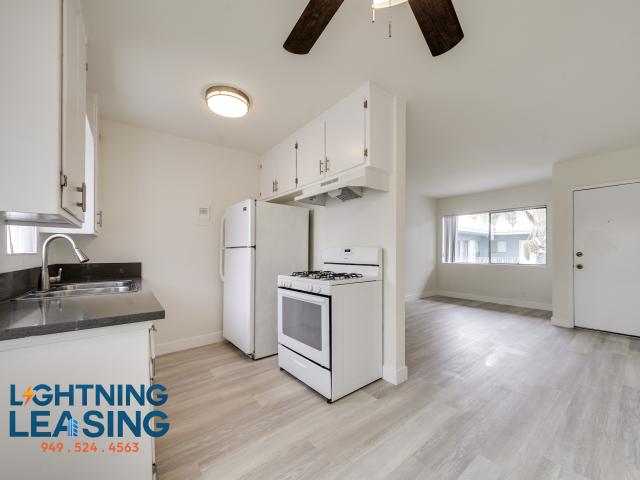 Bright 1 Bed 1 Bath with Parking in Prime Van Nuys Location