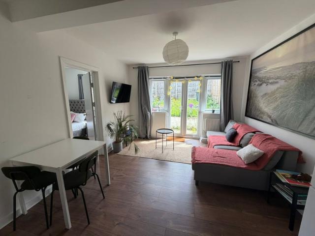 Bright 1 Bed Apartment | Prime Hendon Area
