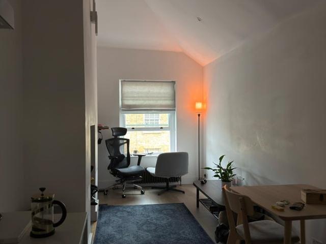 Bright 1 bed flat, Zone 2 – 2 min to Deptford Stn