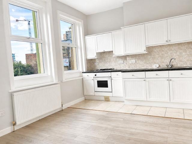 Bright 1 Bed Flat in West Hendon Broadway
