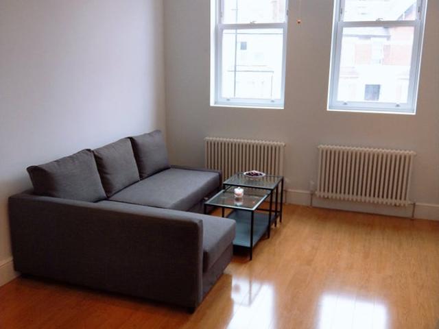 Bright 2 Bed, 2 Bath Flat | NW10 | Garden |