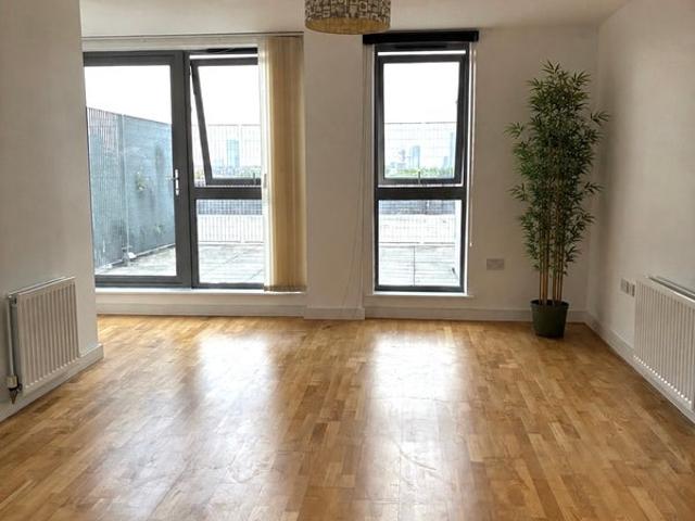 Bright 2 Bed Duplex with Large Private Terrace