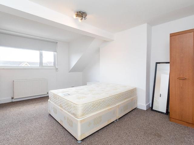 Bright 2 Bed Flat in Cricklewood, NW2