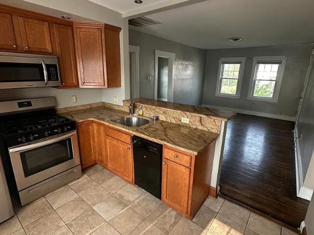 Bright 2 Bedroom Apartment in North Park