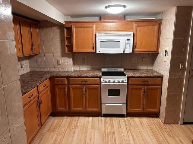 Bright 2 Bedroom Apartment Near Huntington Village