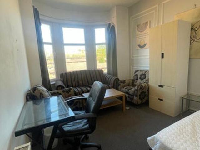 Bright 2 Bedroom Flat in Glasgow’s West End