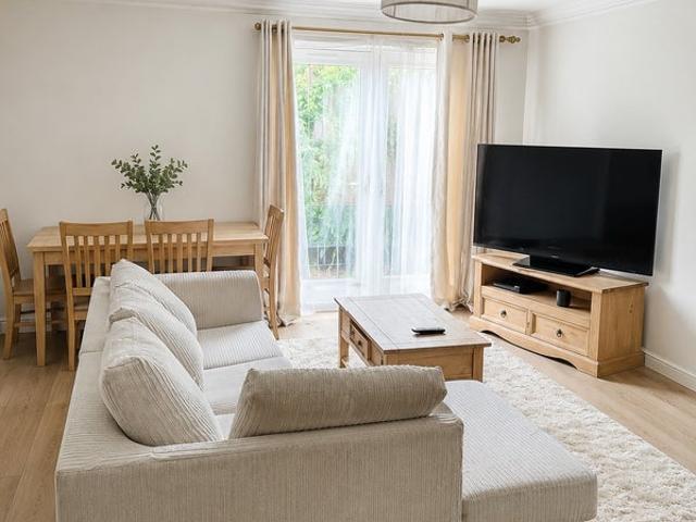 Bright 2 bedroom flat in Shoreditch