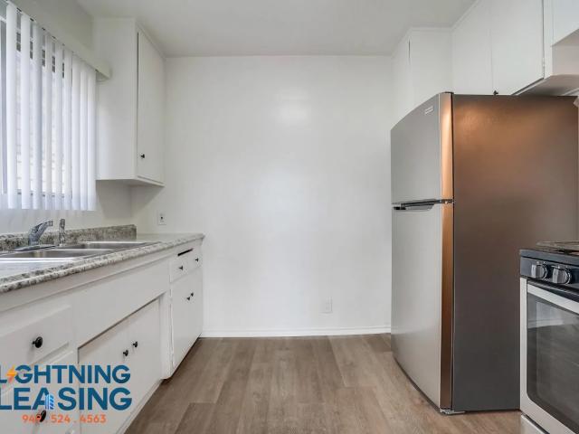 Bright 2 Bedroom in Valley Village with Parking, Pool, and On Site Laundry