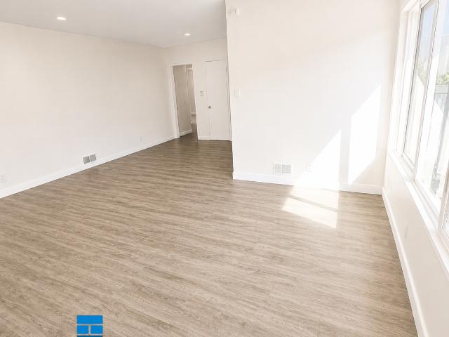 Bright 2BR Apartment with Pool, Garage Parking & In Unit A/C Near DTLA