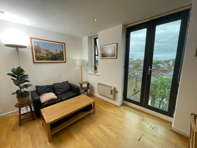 Bright 5th floor 1 bed, 5 mins from Whitechapel