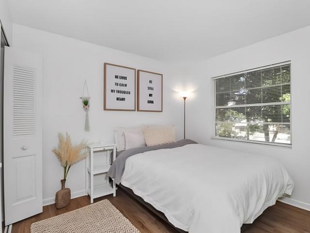Bright & Cozy Townhouse Fully furnished & 10 min drive to downtown