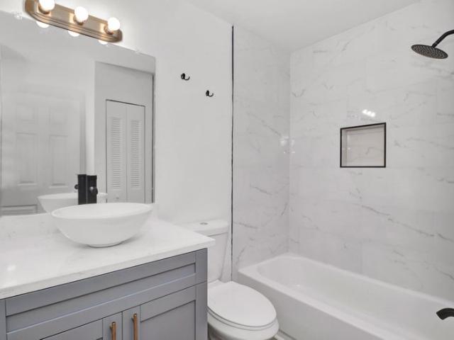 Bright & Cozy Bedroom Rental