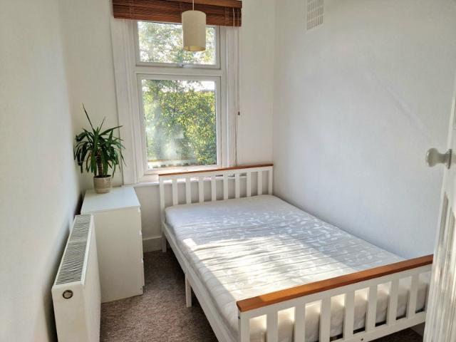 Bright Cosy Room in Great Location