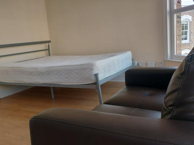 Bright & Cheerful Studio Flat – Brixton Zone 2