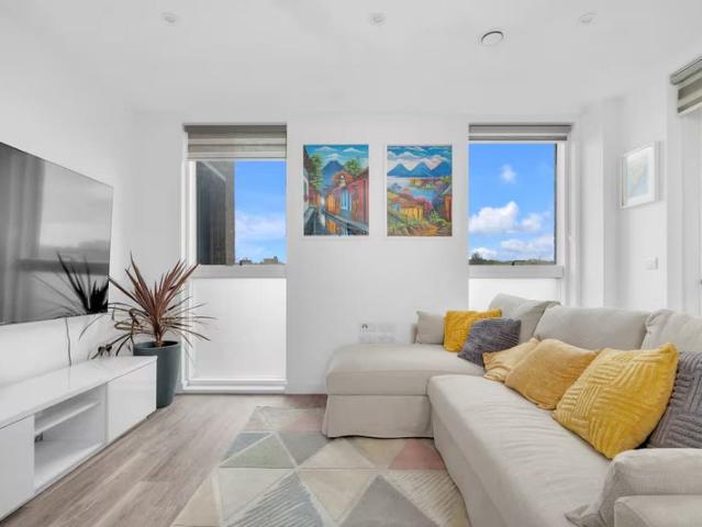 Bright and nice 3 Bed flat Short Stay