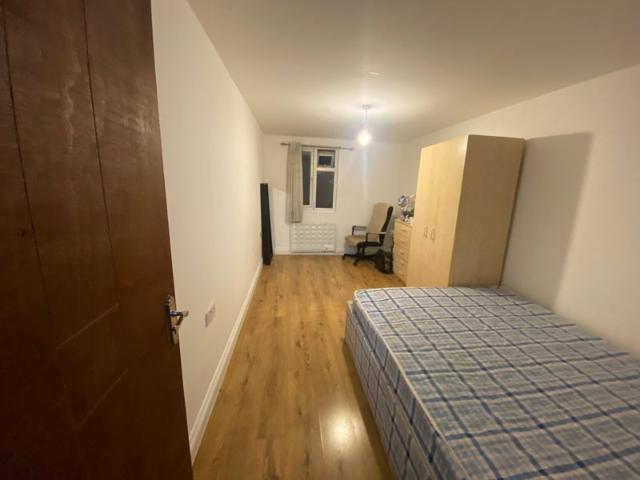 Bright and Airy 1 Bedroom Flat Edmonton London N9