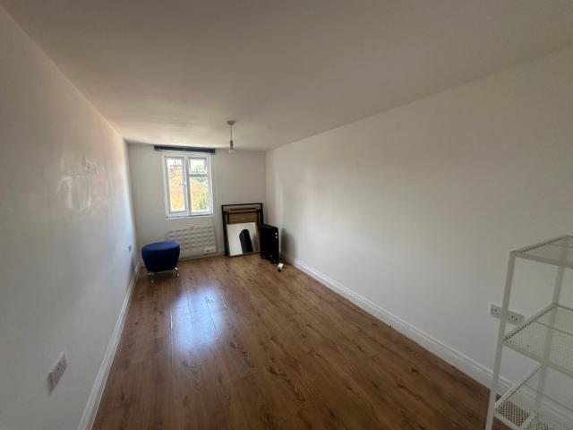Bright and Airy 1 Bedroom Flat Edmonton London N9