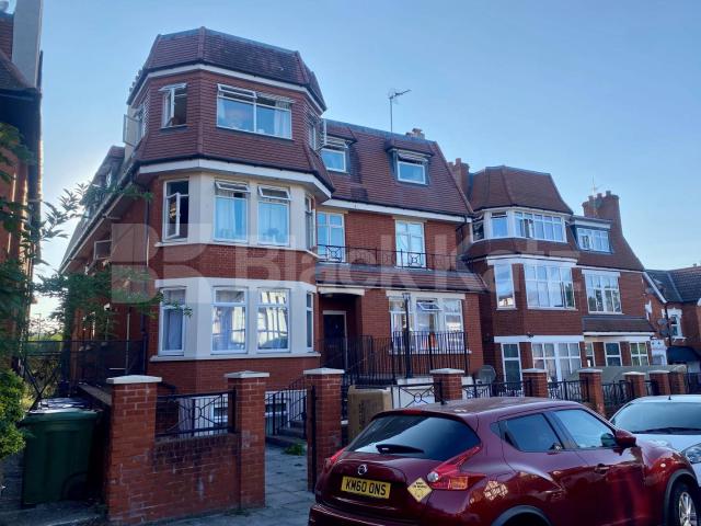 Bright and airy one bedroom property in stunning mansion block