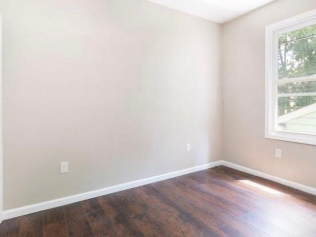 Bright and Comfortable Bedroom in Beautiful Share