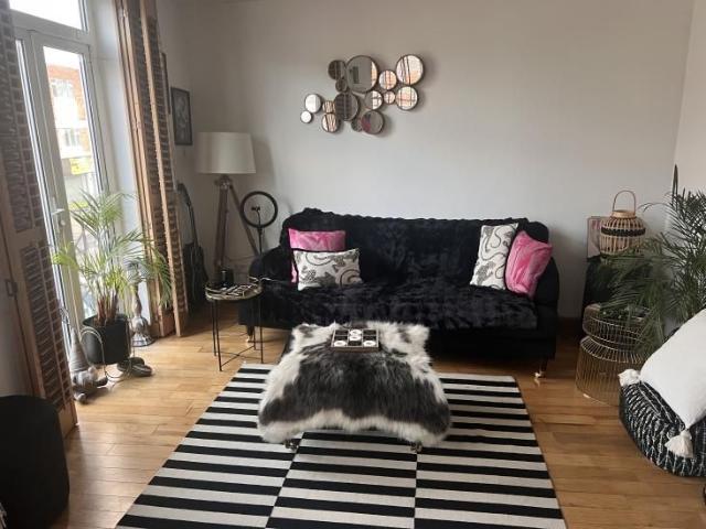 Bright and cosy double room in Sky Loft Pad! Weybridge, Surrey