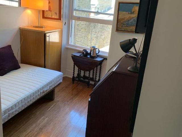 Bright and cosy small Single Studio in Putney