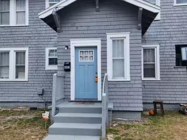Bright and delightful 2/1 Upstairs Duplex Brentwood 603 Birch.