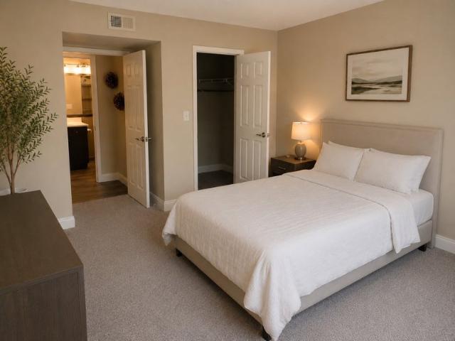 Bright And Quiet Room In A Safe Location