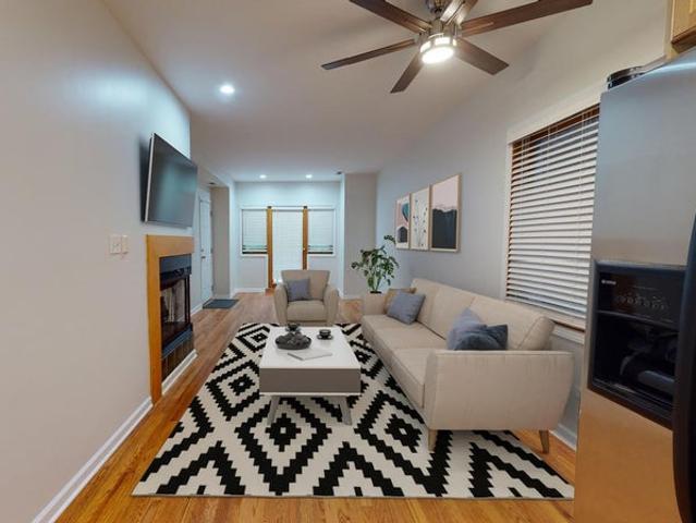 Bright and spacious Noble Square duplex near vibra