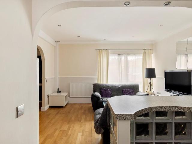 Bright and spacious one bedroom apartment in a well connected King’s Cross location