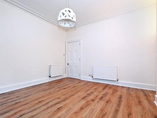 Spacious First floor flat near city centre